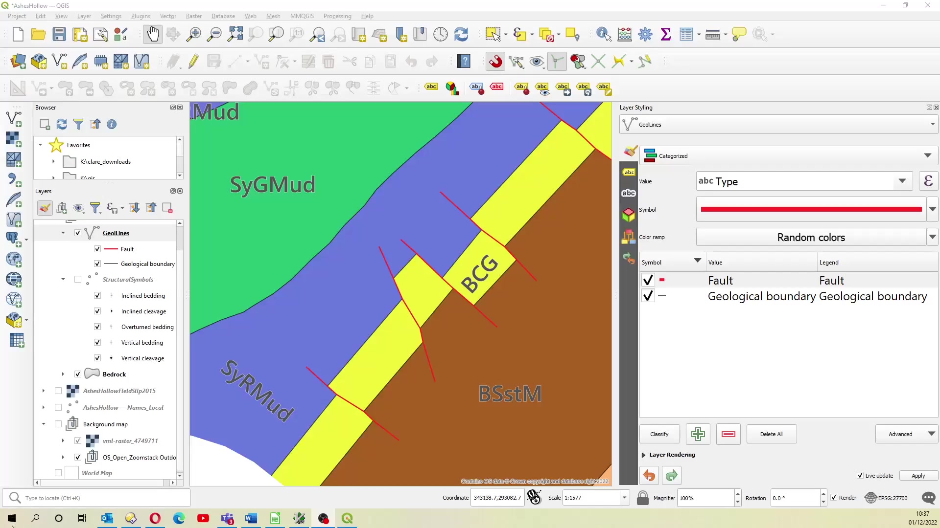 Styling lines with decoration in QGIS