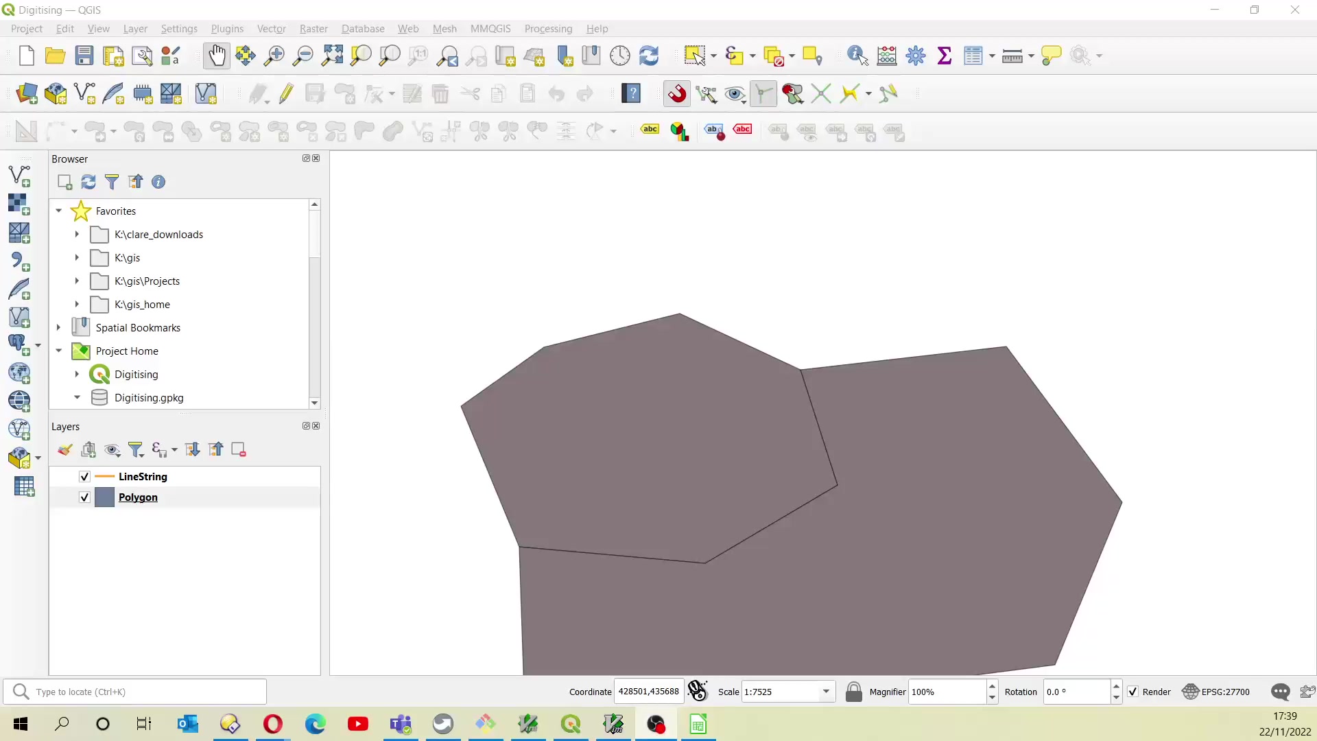 Using automatic tracing in QGIS